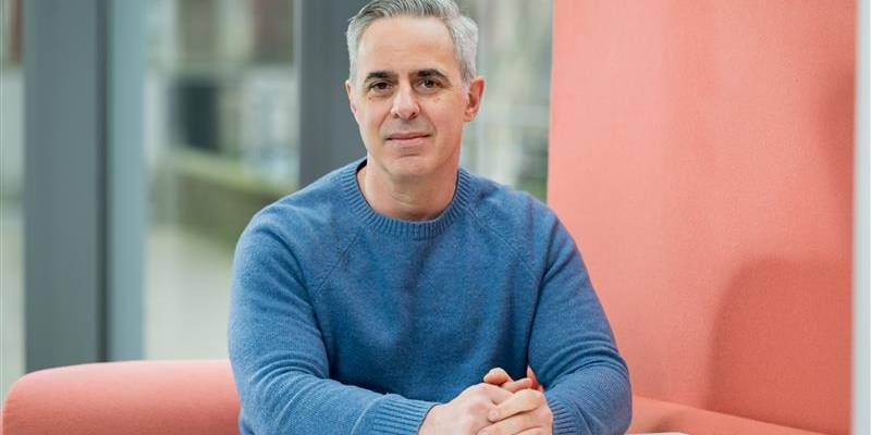 Joshua Weller delivers the invited Khodadad Lecture at the University ...